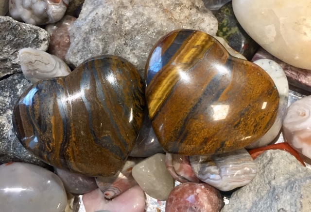 Tigerøye Med Hematitt Hjertesten 4,5cm - Gryta Sanseri